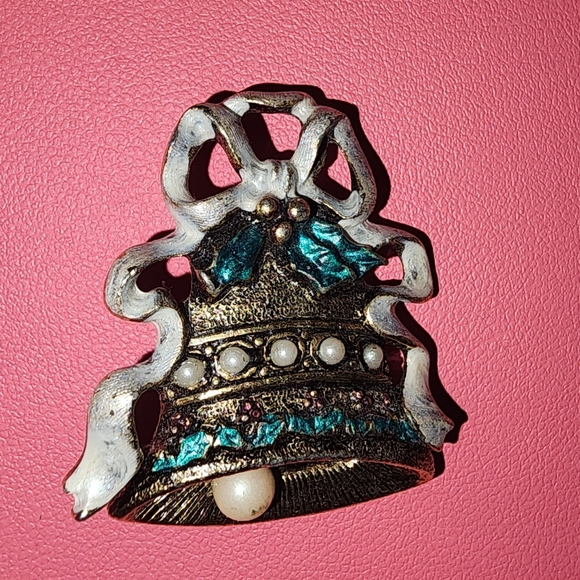 Jewelry | Vintage Bell Brooch With Pearls And Ribbon | Poshmark